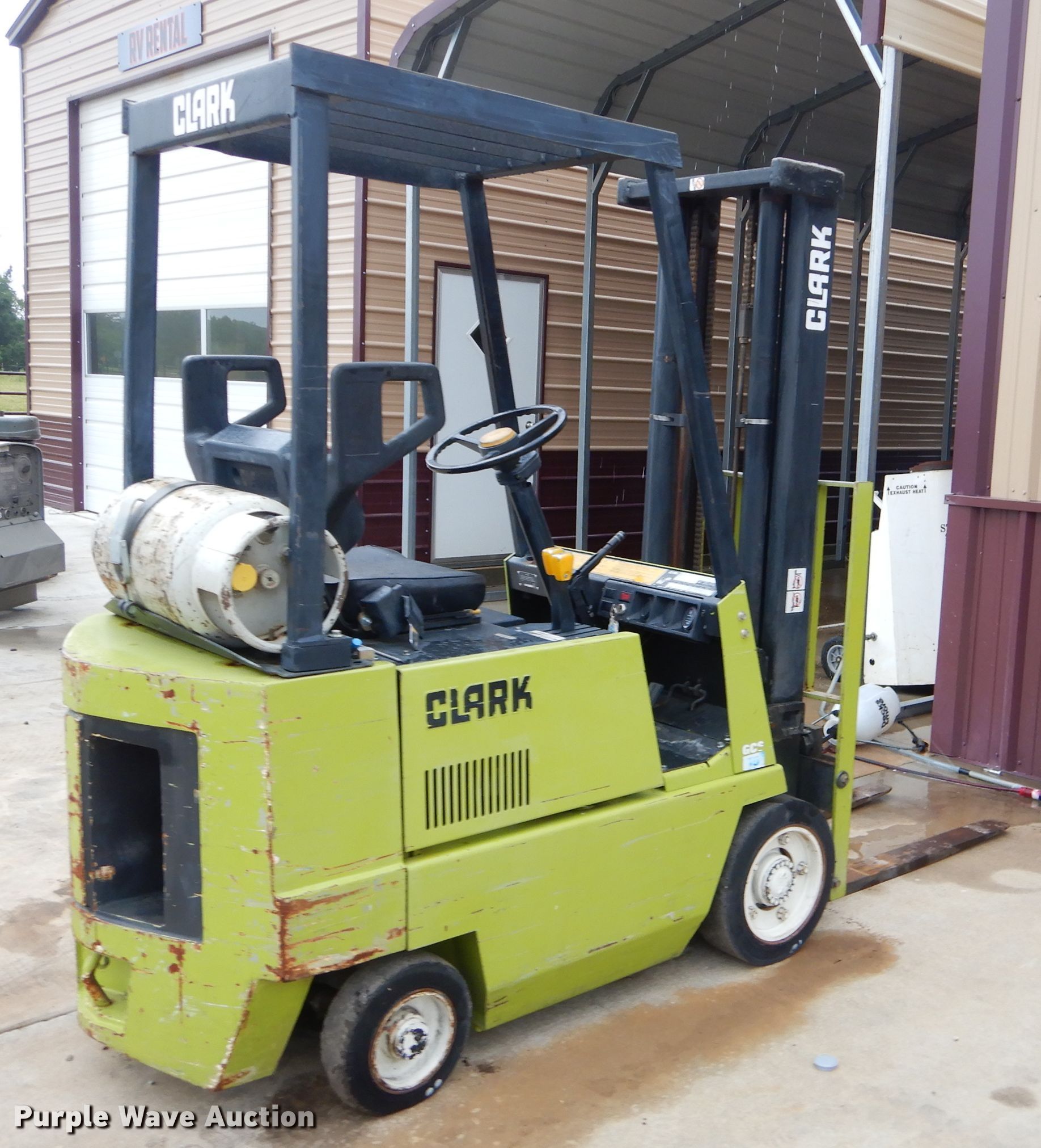 Clark GCS15 forklift in Locust Grove, OK | Item ED9487 sold | Purple Wave