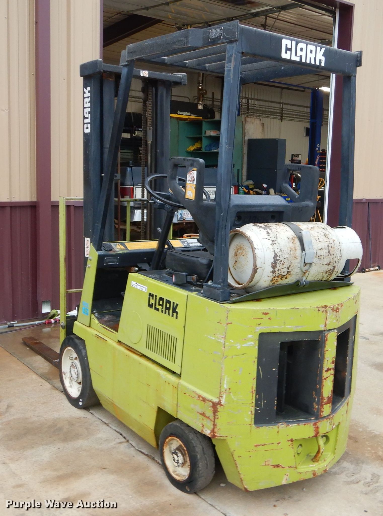 Clark GCS15 forklift in Locust Grove, OK | Item ED9487 sold | Purple Wave