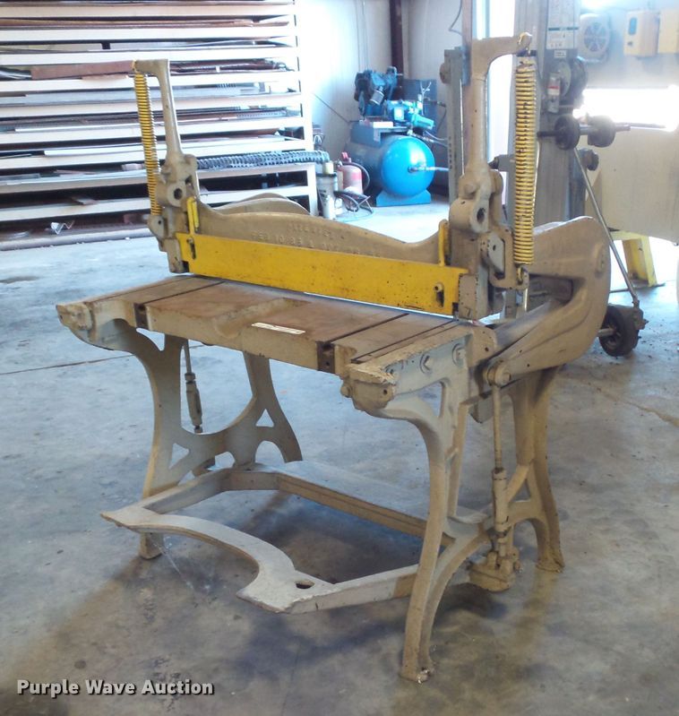 Bertsch & Co. metal shear in Clinton, IA | Item FM9548 sold | Purple Wave