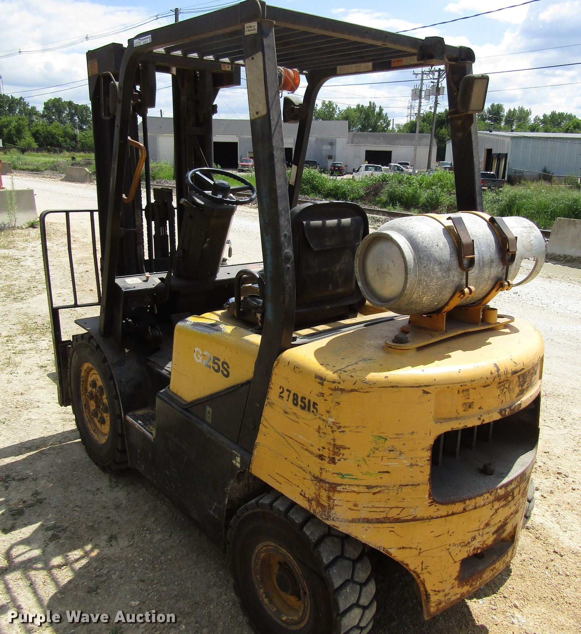 Daewoo G25S-3 forklift in Clinton, IA | Item EU9712 sold | Purple Wave
