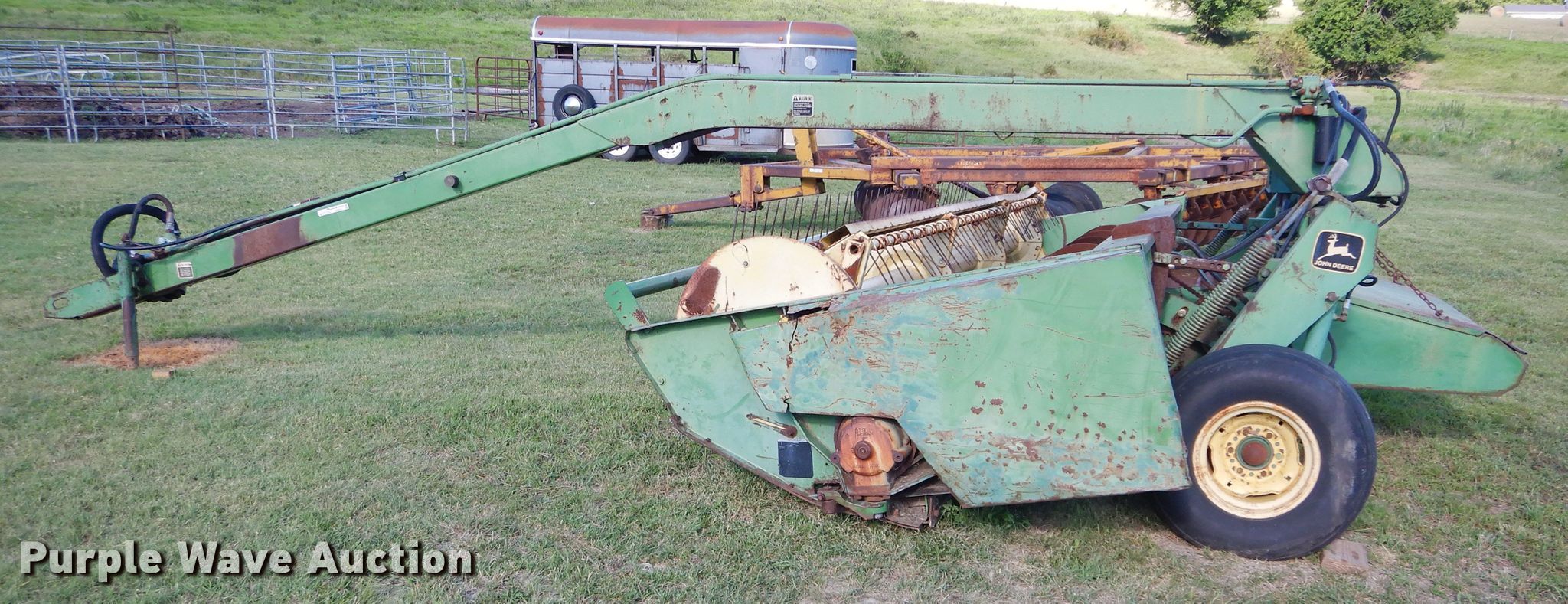 John Deere 1380 windrower in Winfield, KS | Item FI9924 sold | Purple Wave