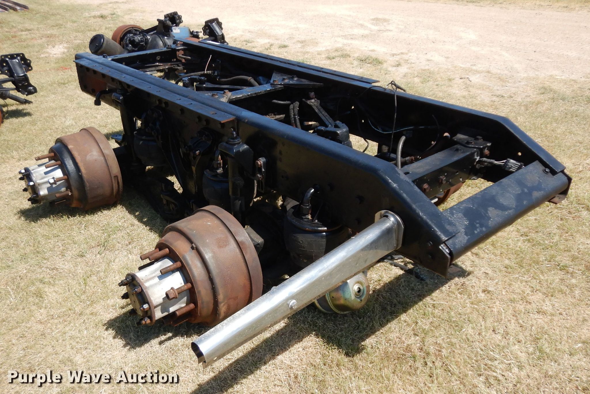 Kenworth rear axle assembly in Russell, KS | Item FY9673 sold | Purple Wave
