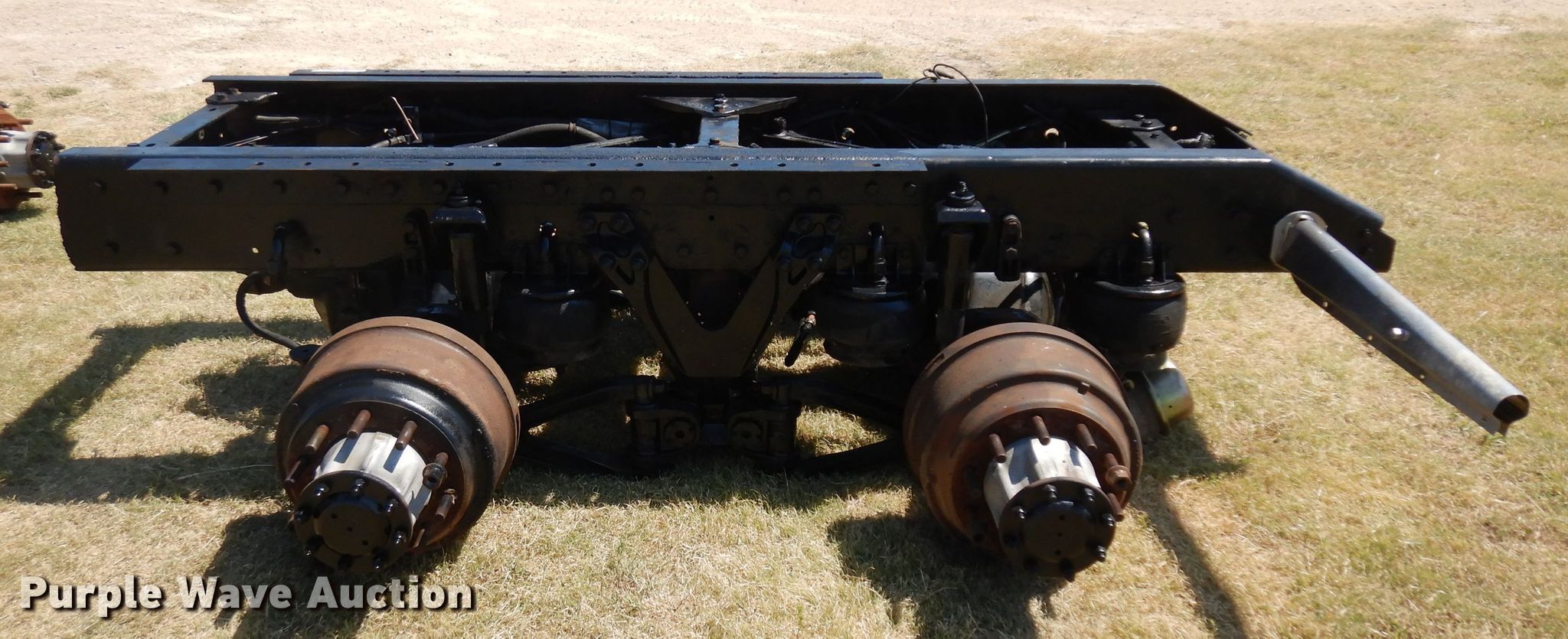 Kenworth rear axle assembly in Russell, KS | Item FY9673 sold | Purple Wave