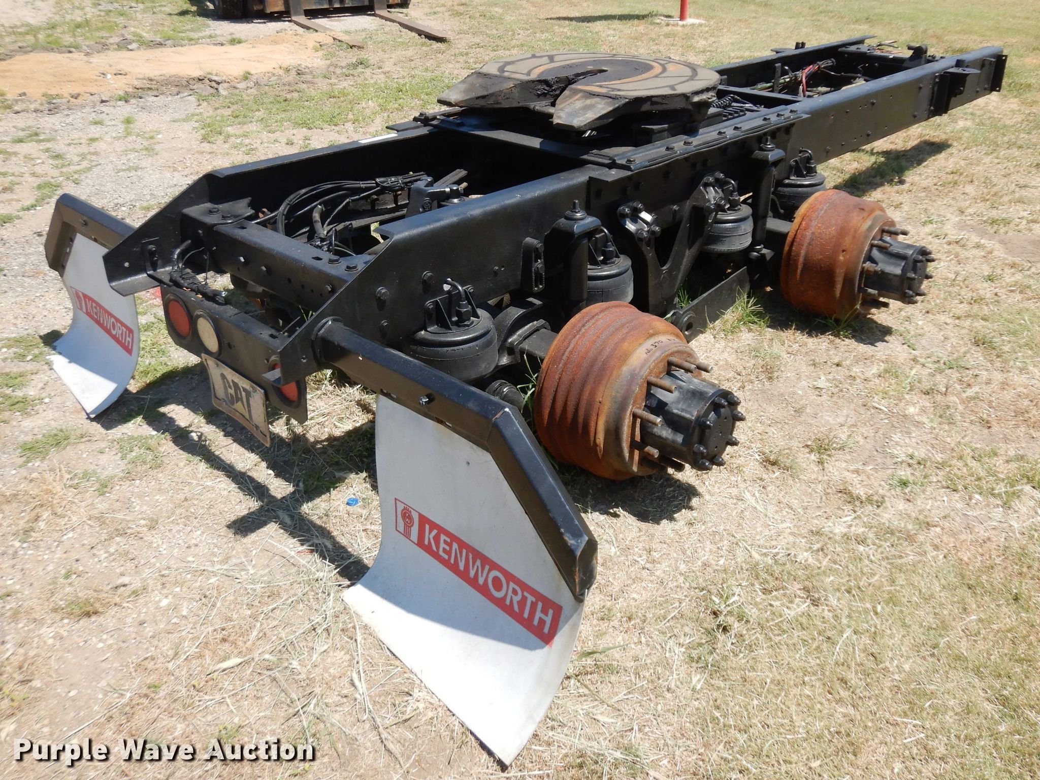 1998 Kenworth rear axle assembly and frame in Russell, KS | Item FY9678 ...