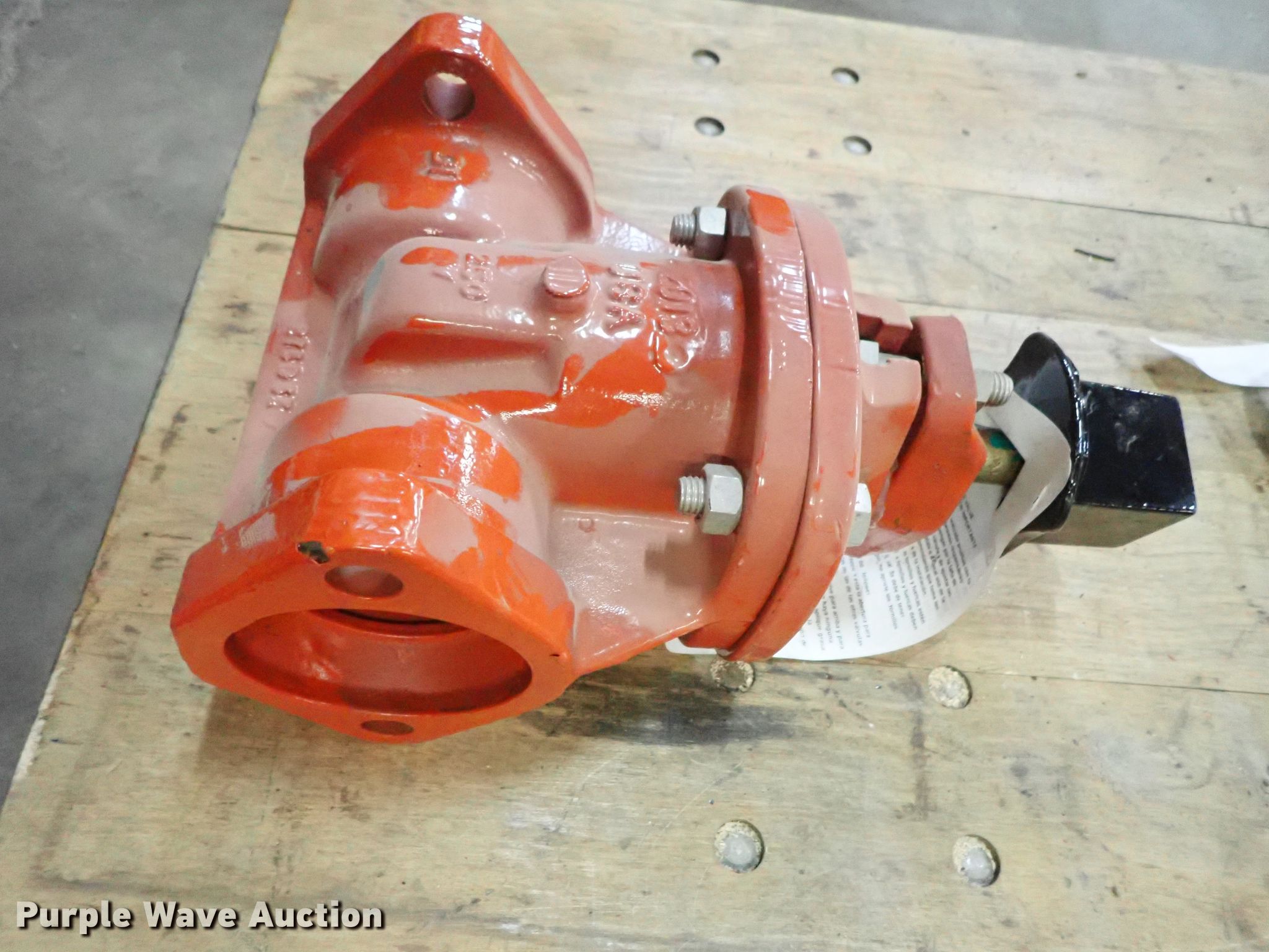(25) Clow gate valves in Wichita, KS | Item GB9259 sold | Purple Wave