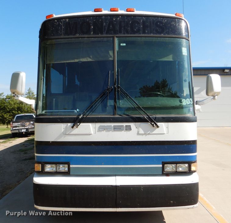 1993 MCI 102-C3 coach bus in Hays, KS | Item FY9735 sold | Purple Wave