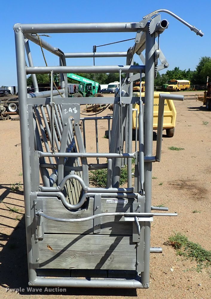 Livestock squeeze chute in Kinsley, KS | Item GB9329 sold | Purple Wave
