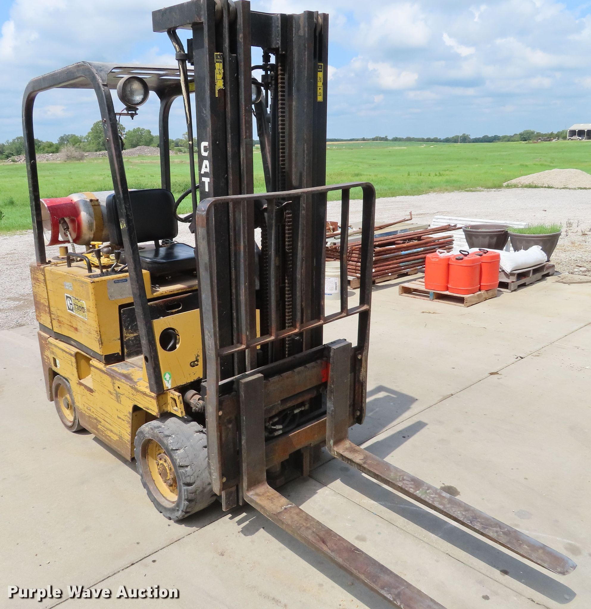 Caterpillar T30D forklift in Lawrence, KS | Item DE2374 sold | Purple Wave
