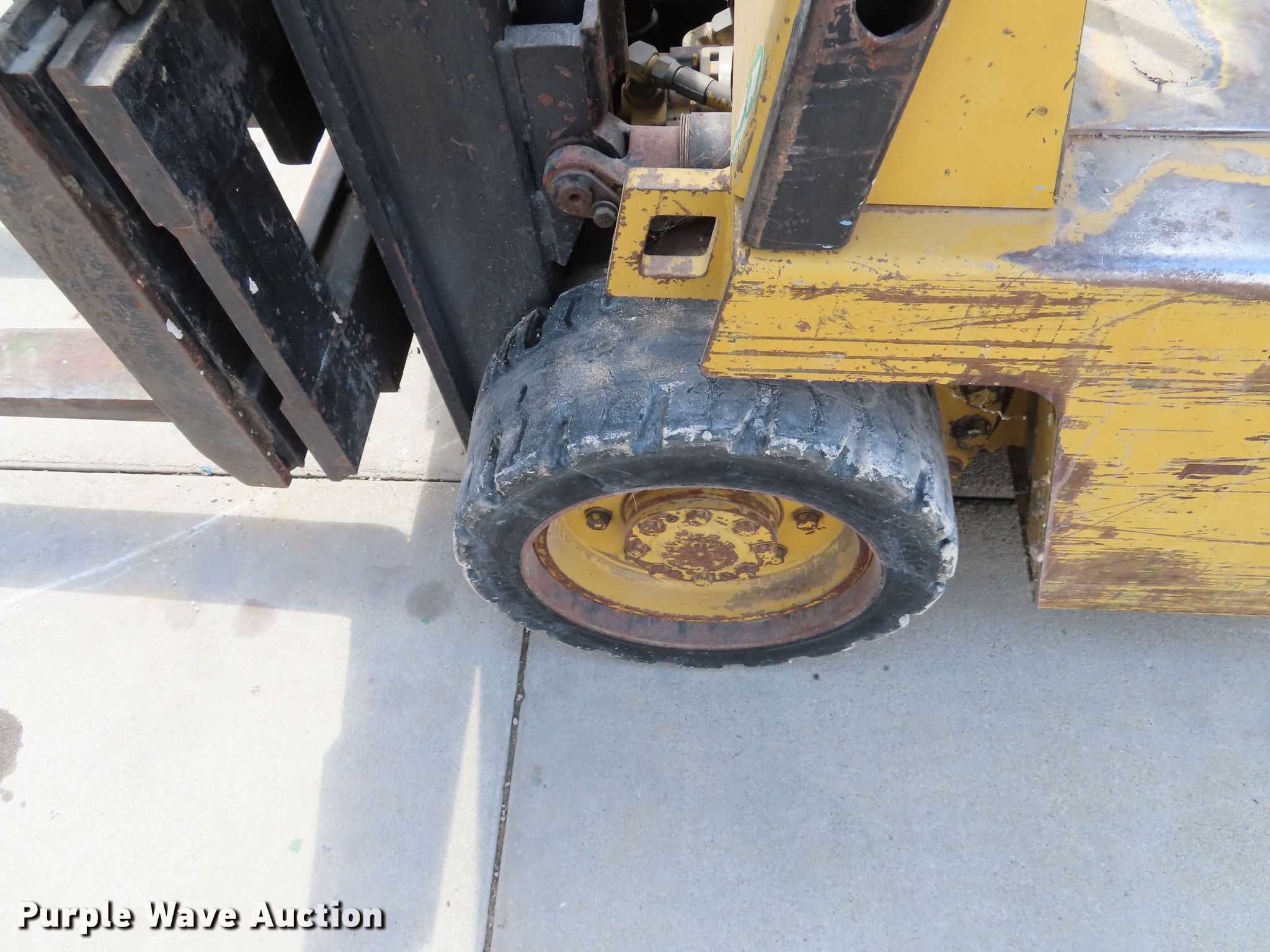 Caterpillar T30D forklift in Lawrence, KS | Item DE2374 sold | Purple Wave