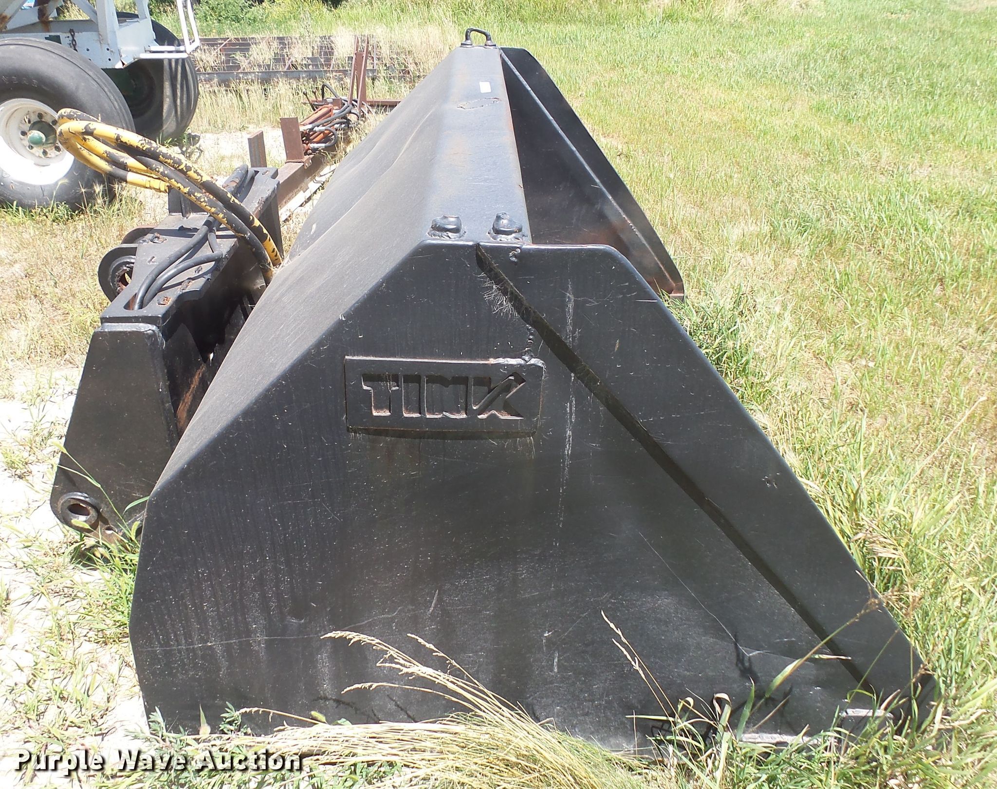Tink roll-out bucket in Gayville, SD | Item DX9206 sold | Purple Wave