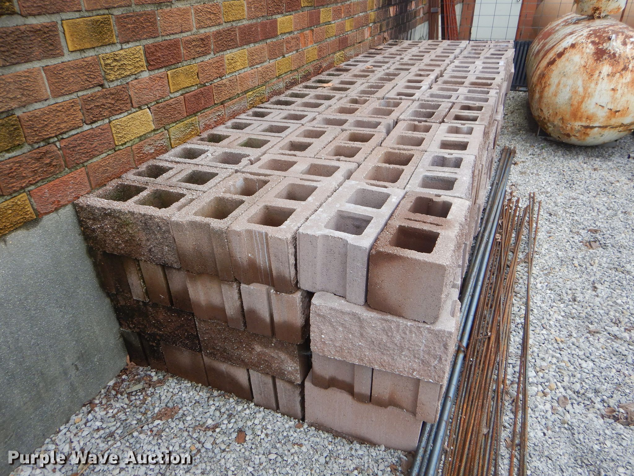 (240) concrete blocks in Waco, MO | Item FC9854 sold | Purple Wave
