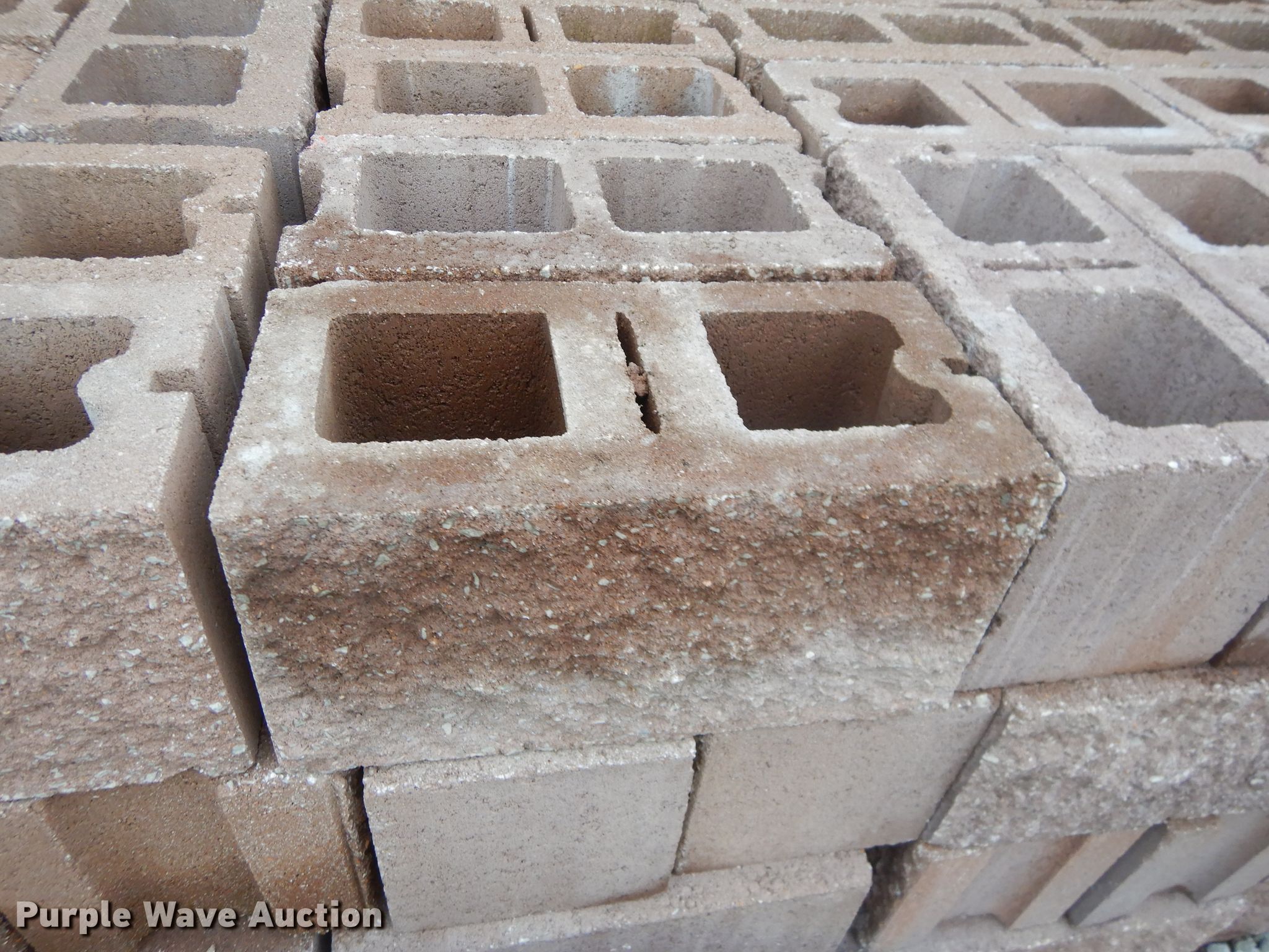 (240) concrete blocks in Waco, MO | Item FC9854 sold | Purple Wave