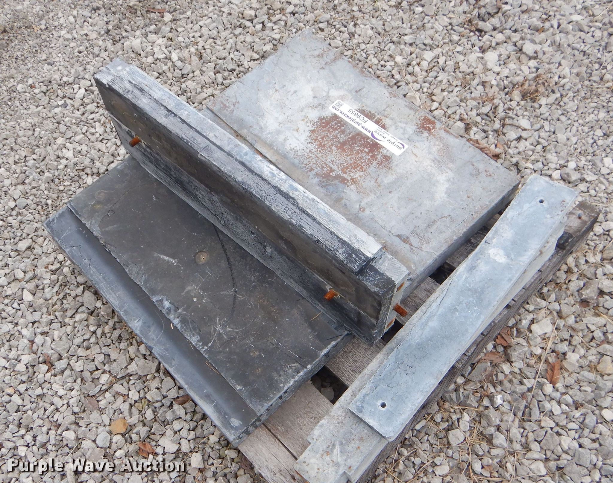 19" x 11" lead counterweights in Waco, MO | Item FC9855 sold | Purple Wave