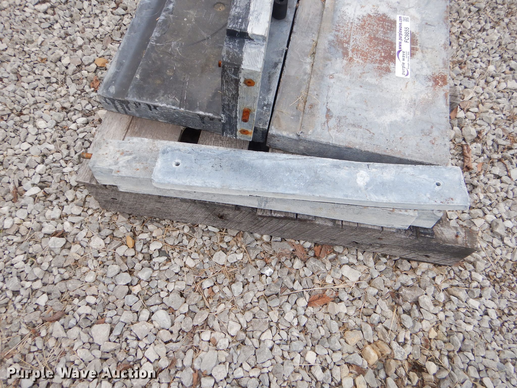 19" x 11" lead counterweights in Waco, MO | Item FC9855 sold | Purple Wave
