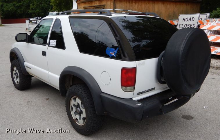 2001 Chevrolet Blazer SUV in Branson, MO | Item DH2014 sold | Purple Wave