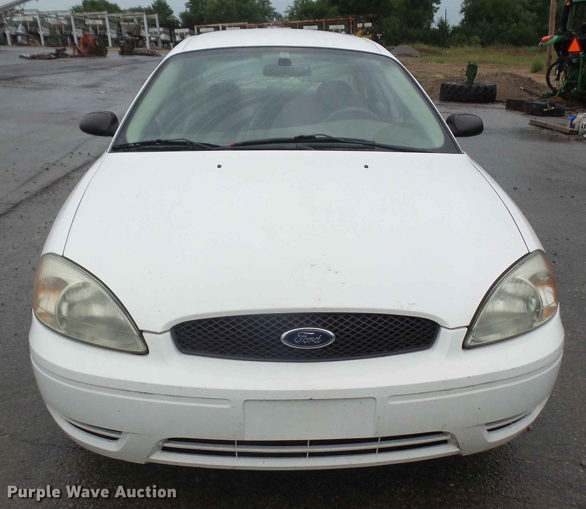 2005 Ford Taurus in Leavenworth, KS | Item DH2506 for sale | Purple Wave
