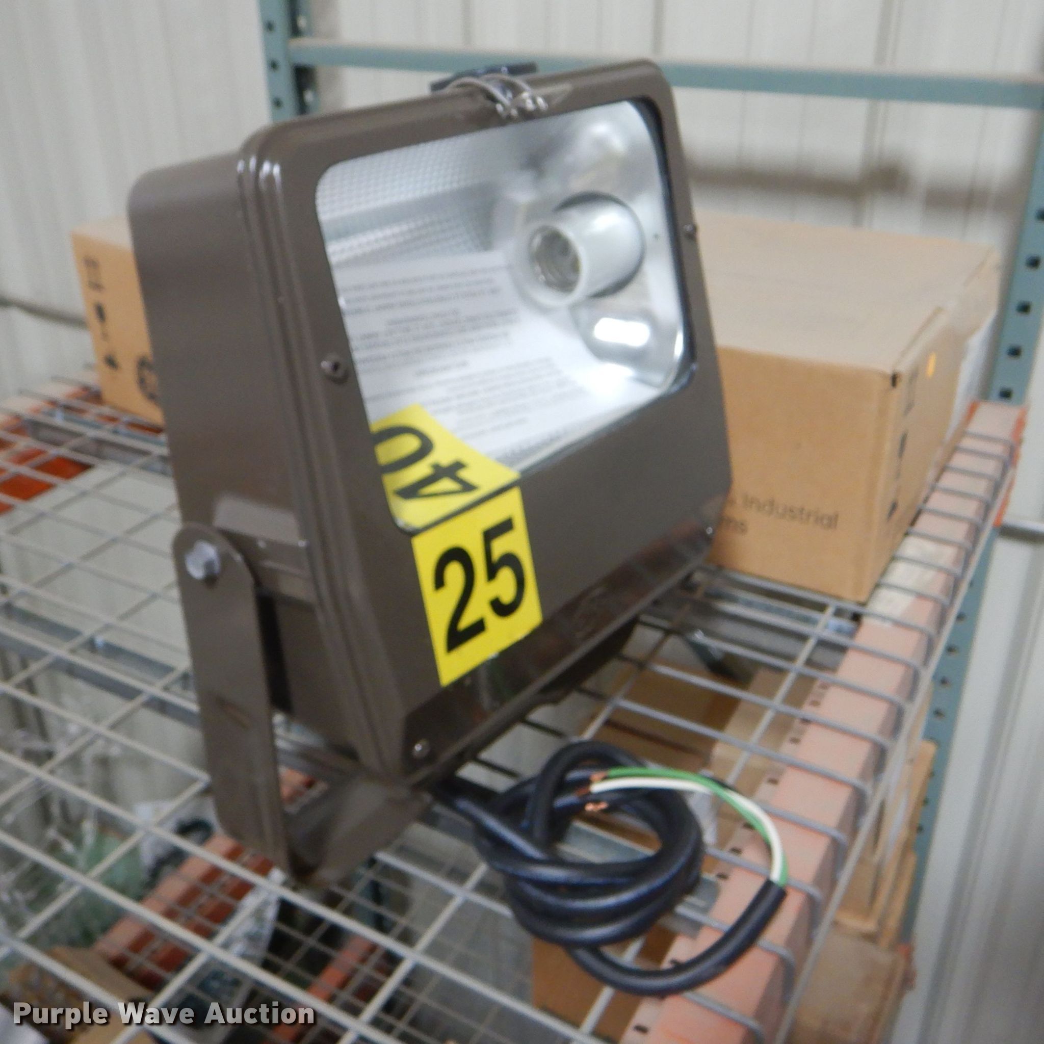 (3) GE PF-154 powerflood light fixtures in Garden City, KS | Item ...