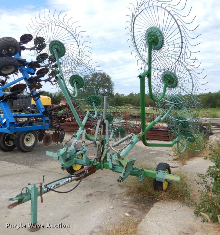 John Deere 702 hay rake in Piqua, KS | Item FC9894 sold | Purple Wave