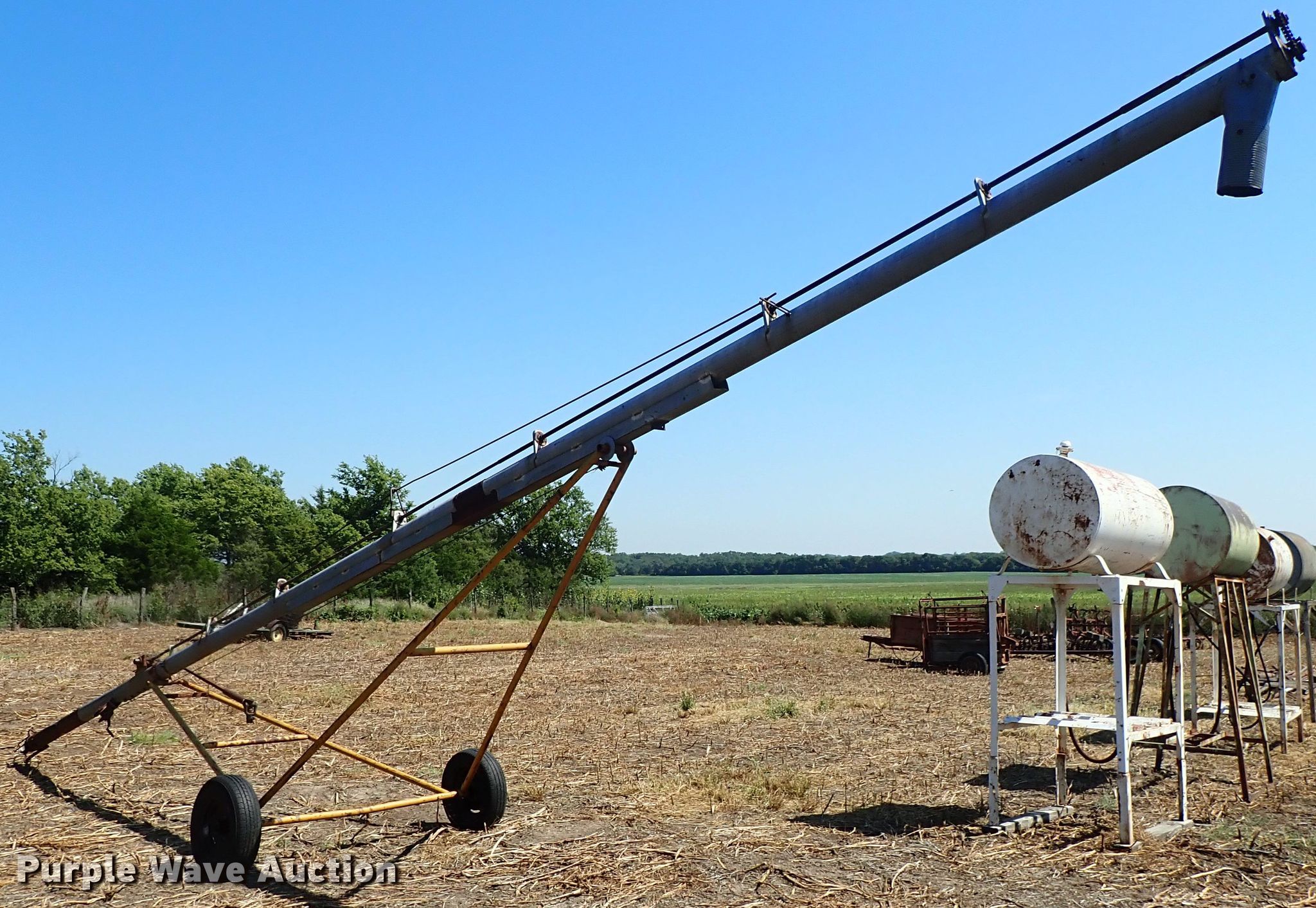 (4) grain augers in Lindsborg, KS | Item DE0981 sold | Purple Wave