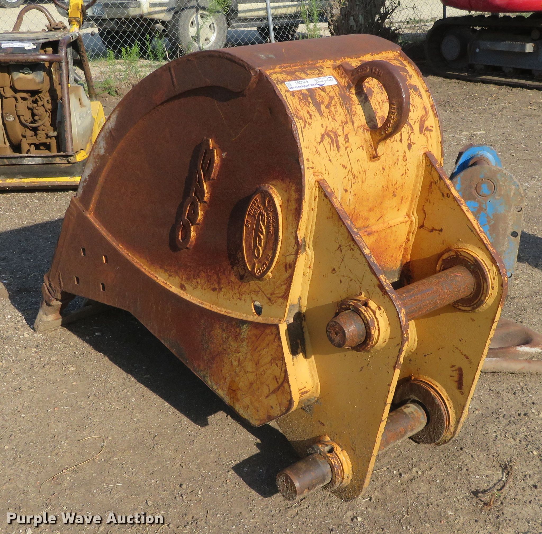 Eaco 26.5"W excavator bucket in Towanda, KS | Item FV9085 sold | Purple ...