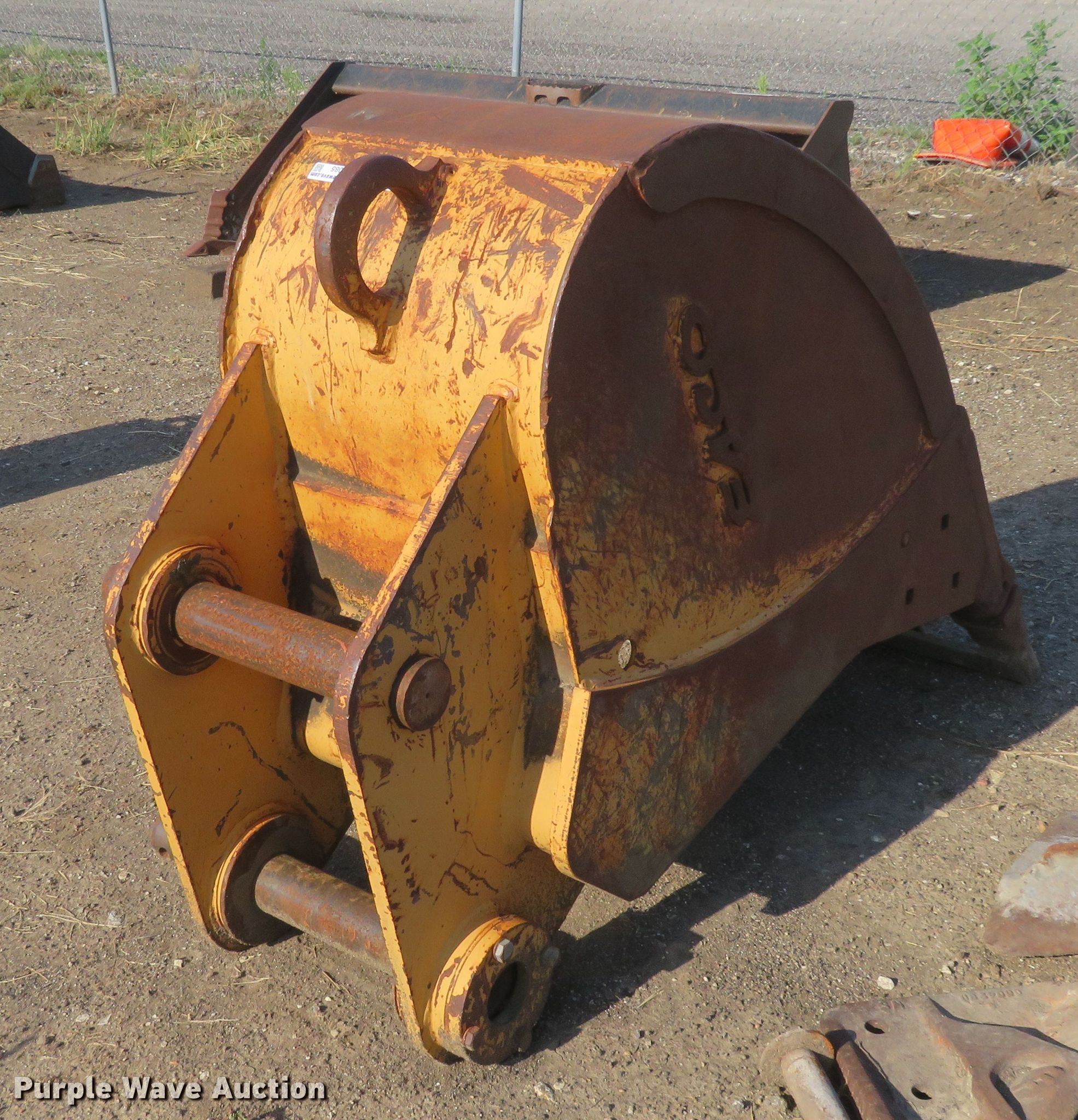 Eaco 26.5"W excavator bucket in Towanda, KS | Item FV9085 sold | Purple ...