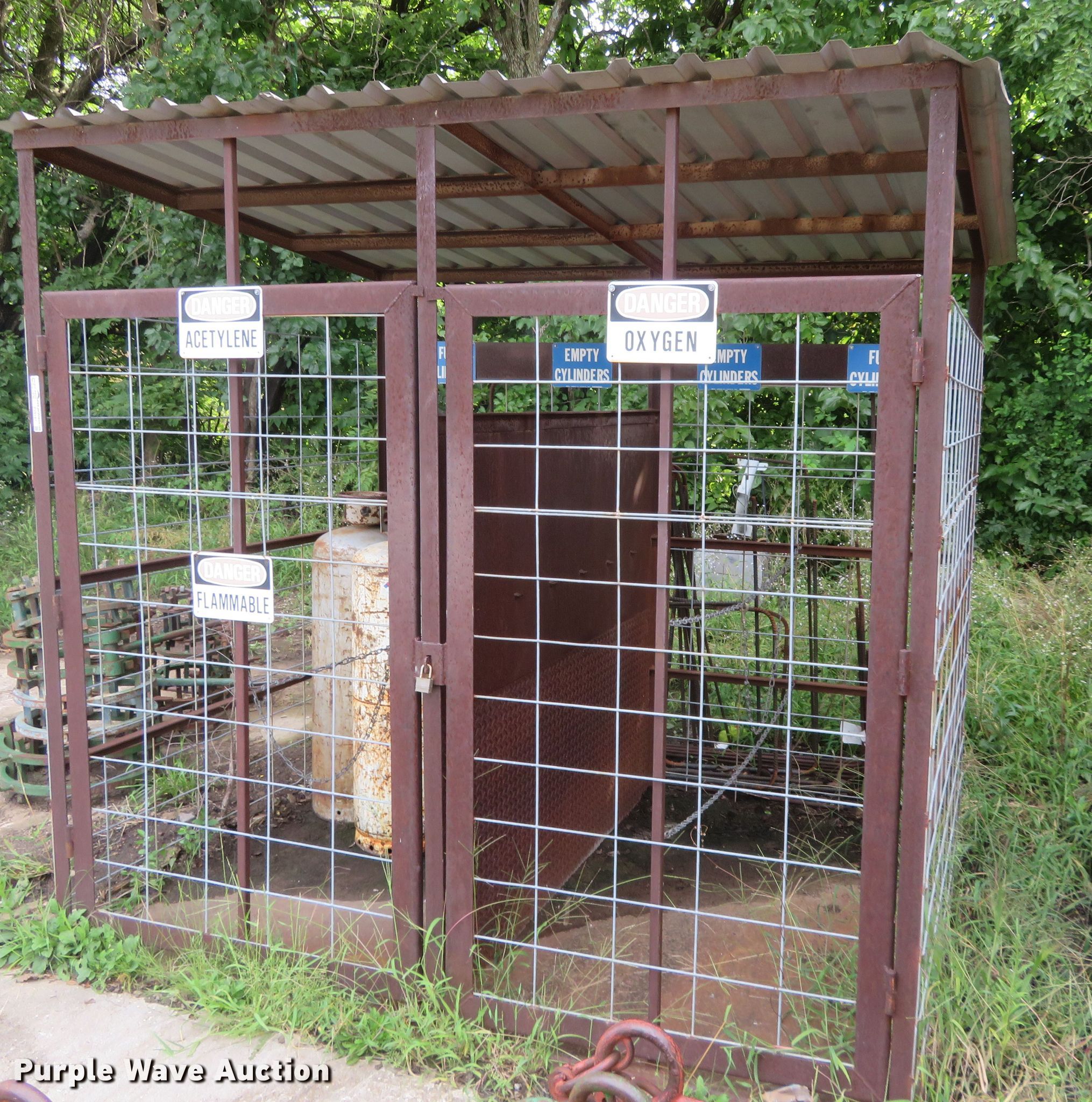 Oxygen and acetylene bottle storage cage in Towanda, KS | Item FV9147 ...