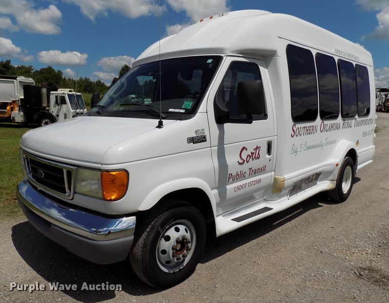 2005 Ford E350 Super Duty shuttle bus in Collinsville, OK | Item FI9907 ...