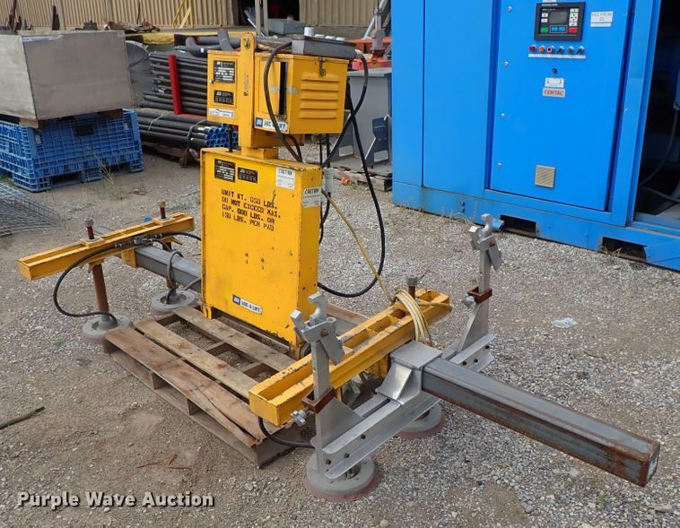 Acco X1600 vac-u-lift in Wichita, KS | Item GB9384 sold | Purple Wave