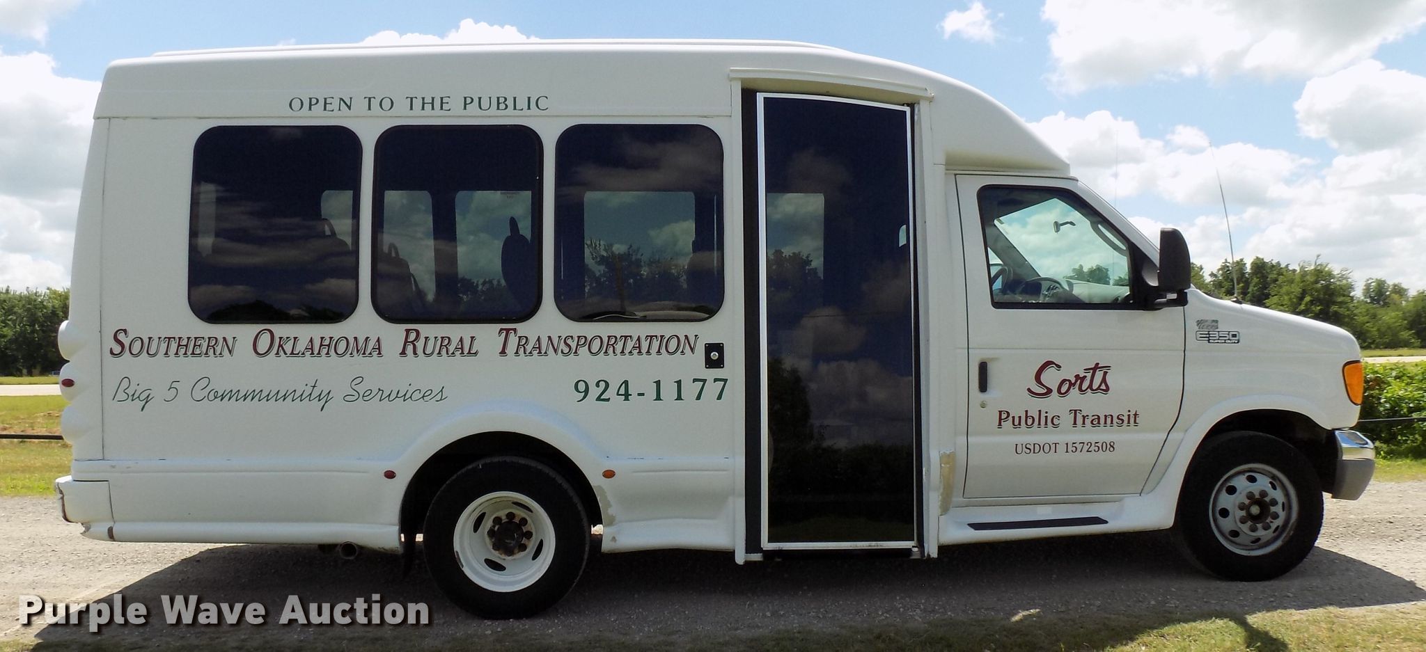 2005 Ford E350 Super Duty shuttle bus in Collinsville, OK | Item FI9907 ...