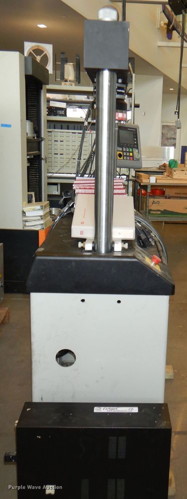 Instron 8516 load frame in Manhattan, KS | Item FN9228 sold | Purple Wave