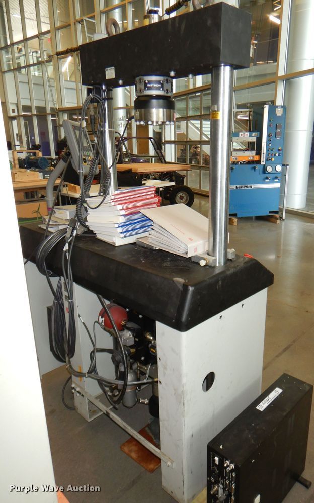 Instron 8516 load frame in Manhattan, KS | Item FN9228 sold | Purple Wave