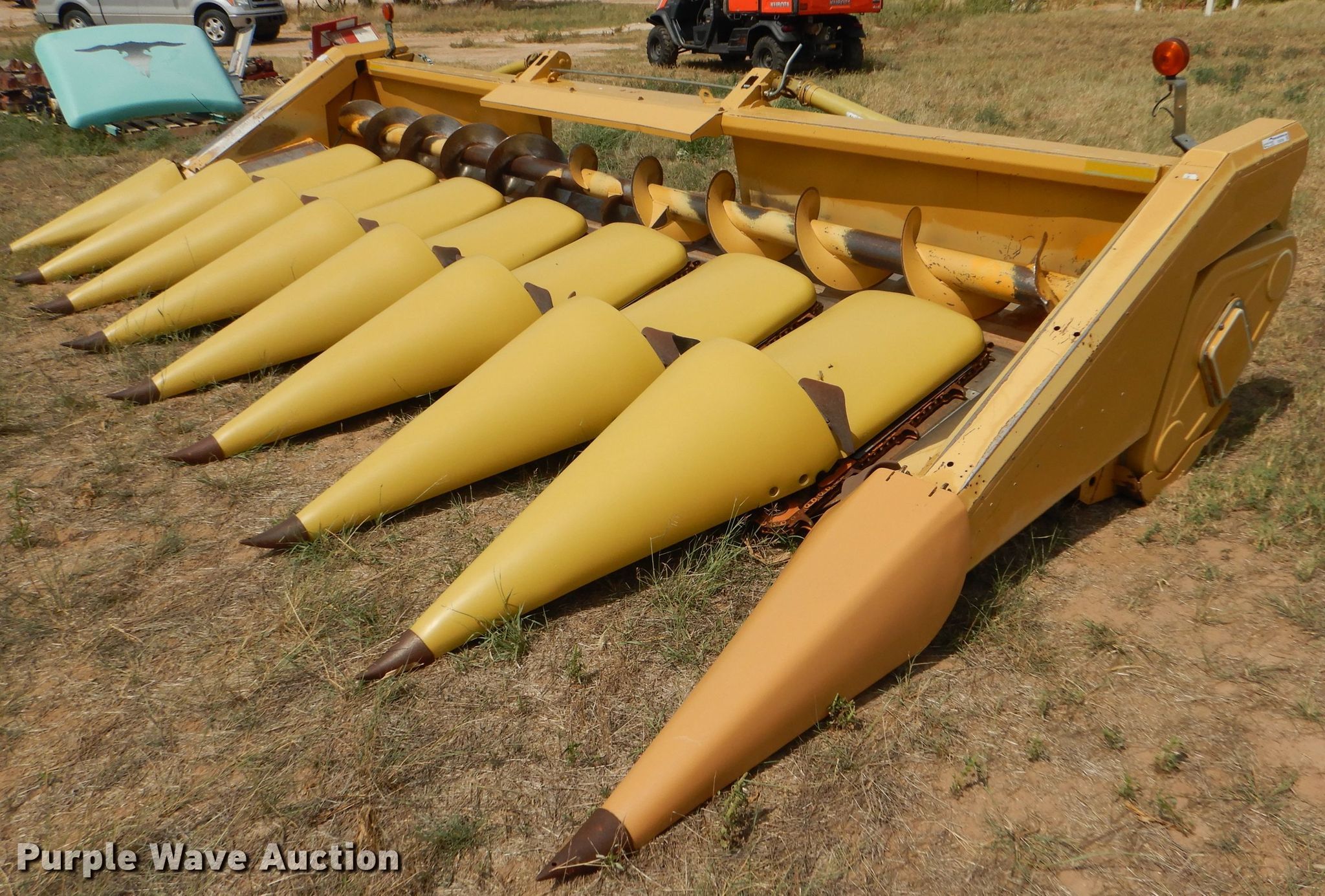 2001 Claas 830 corn head in Stratford, TX | Item FG9789 sold | Purple Wave