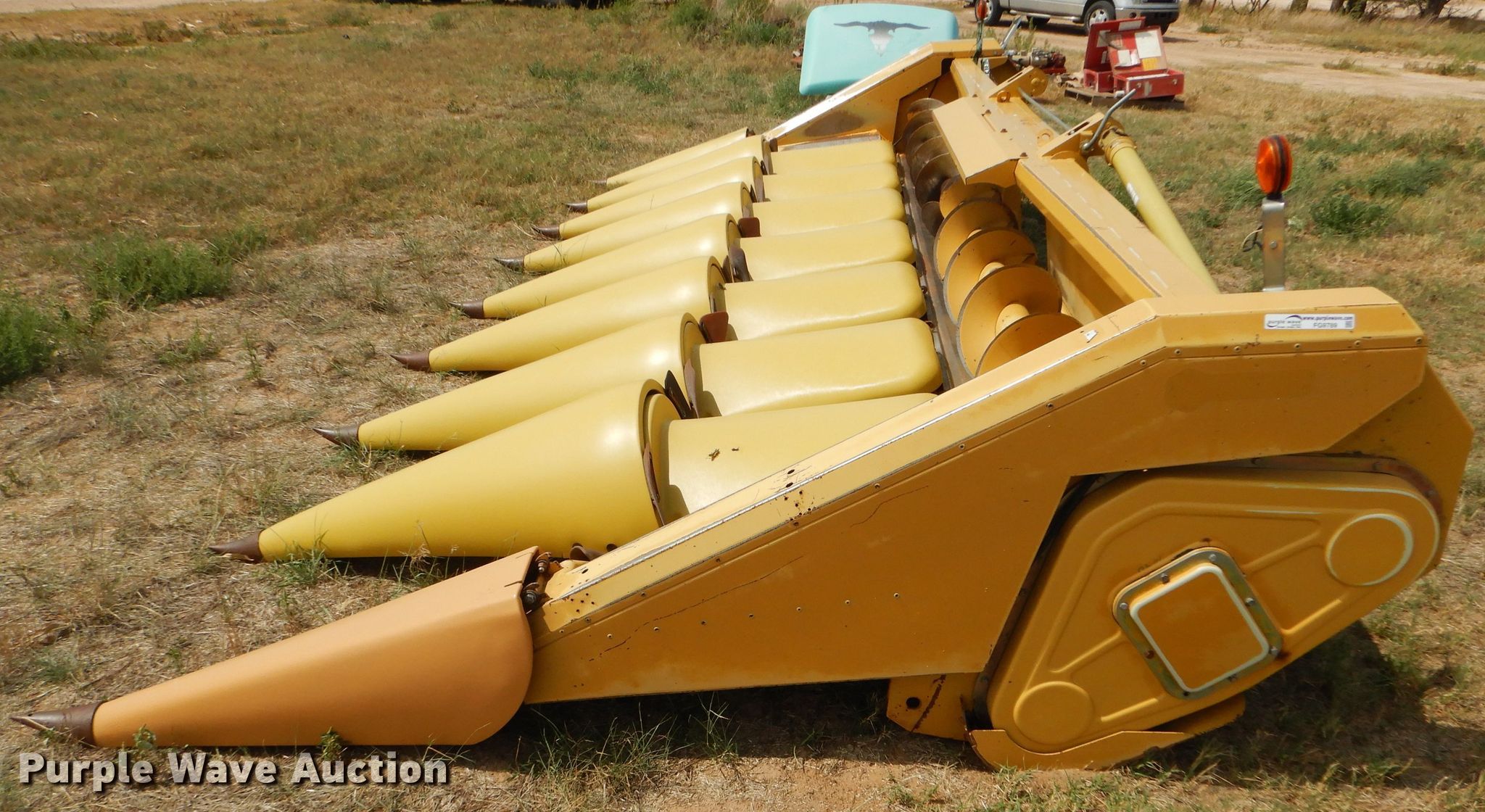 2001 Claas 830 corn head in Stratford, TX | Item FG9789 sold | Purple Wave