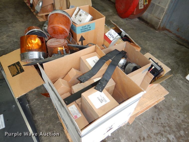 Automotive accessories in Topeka, KS | Item FN9186 sold | Purple Wave