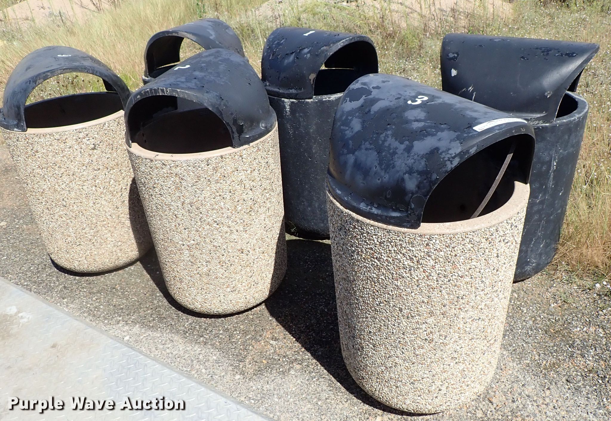 (6) trash cans in Wichita, KS | Item GB9455 sold | Purple Wave