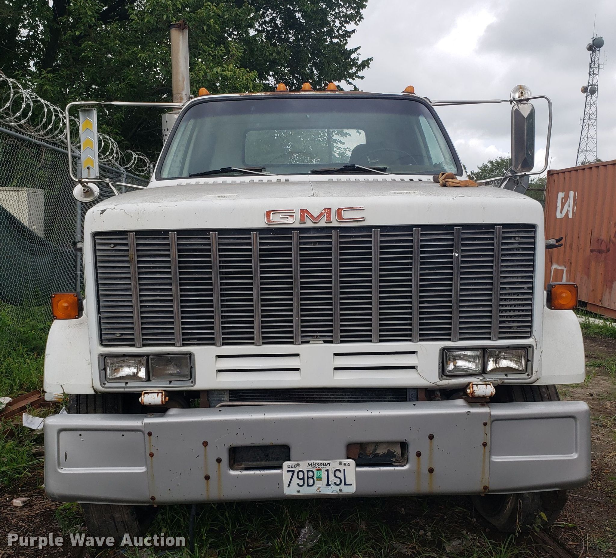 1989 GMC TopKick C7000 semi truck in Grandview, MO | Item DH2753 sold | Purple Wave