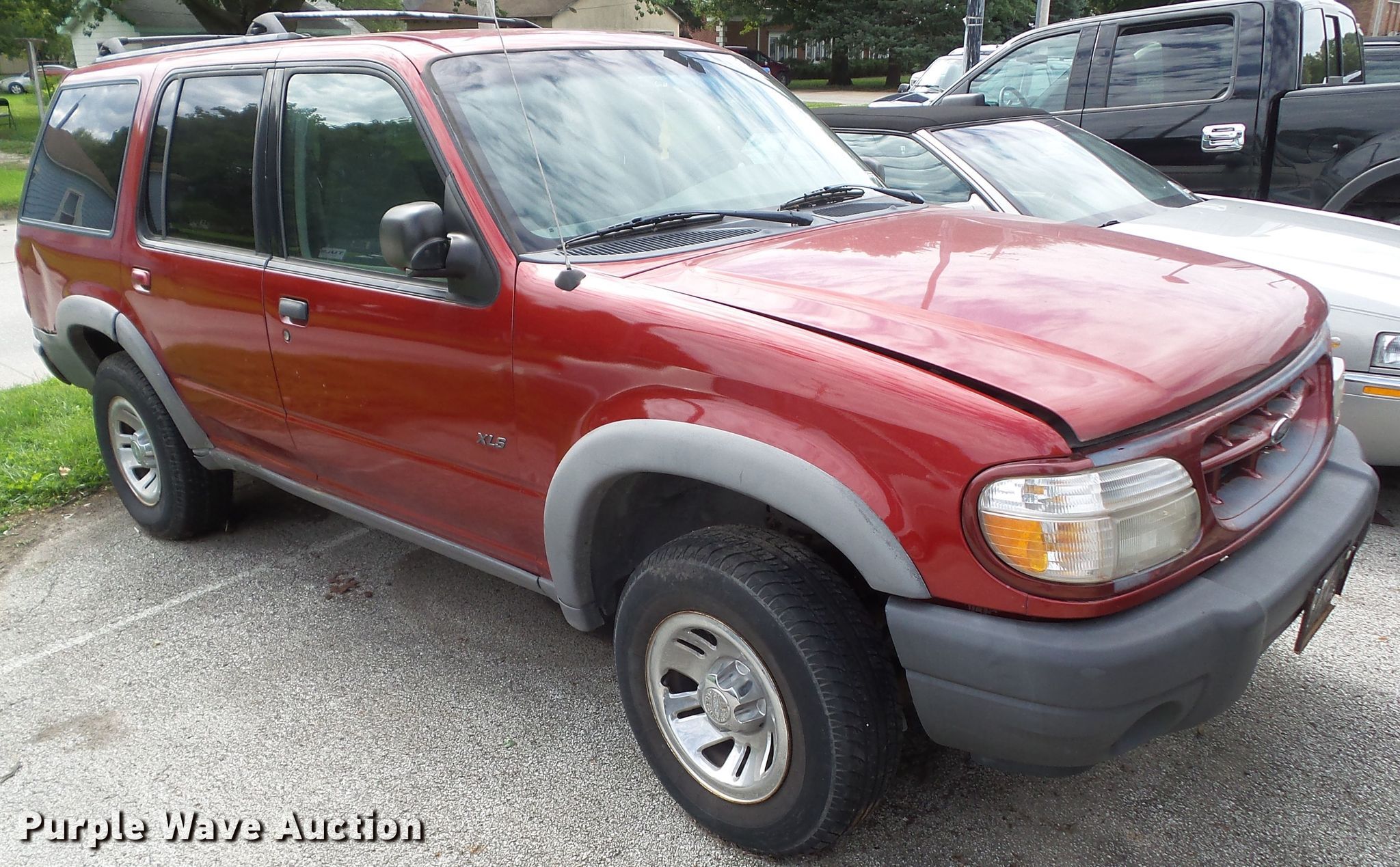 2000 Ford Explorer XLS SUV in Perry, IA | Item EM9843 sold | Purple Wave