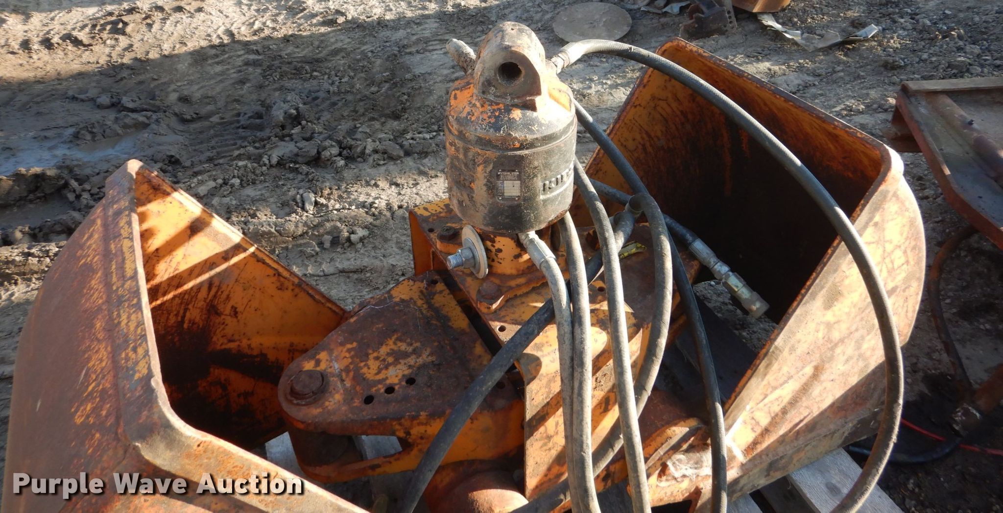 Kinshofer clamshell bucket in Lake Mills, IA | Item FU9558 sold ...