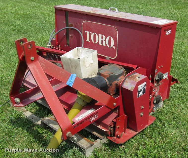 Toro Aerothatch 83 seeder in Clinton, IL | Item DG8139 sold | Purple Wave