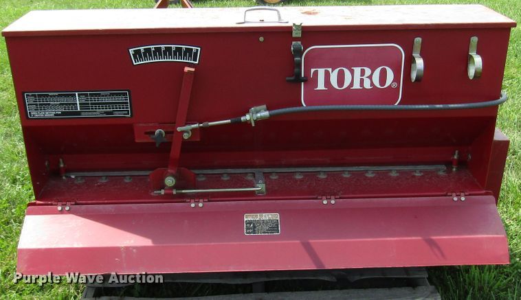 Toro Aerothatch 83 seeder in Clinton, IL | Item DG8139 sold | Purple Wave