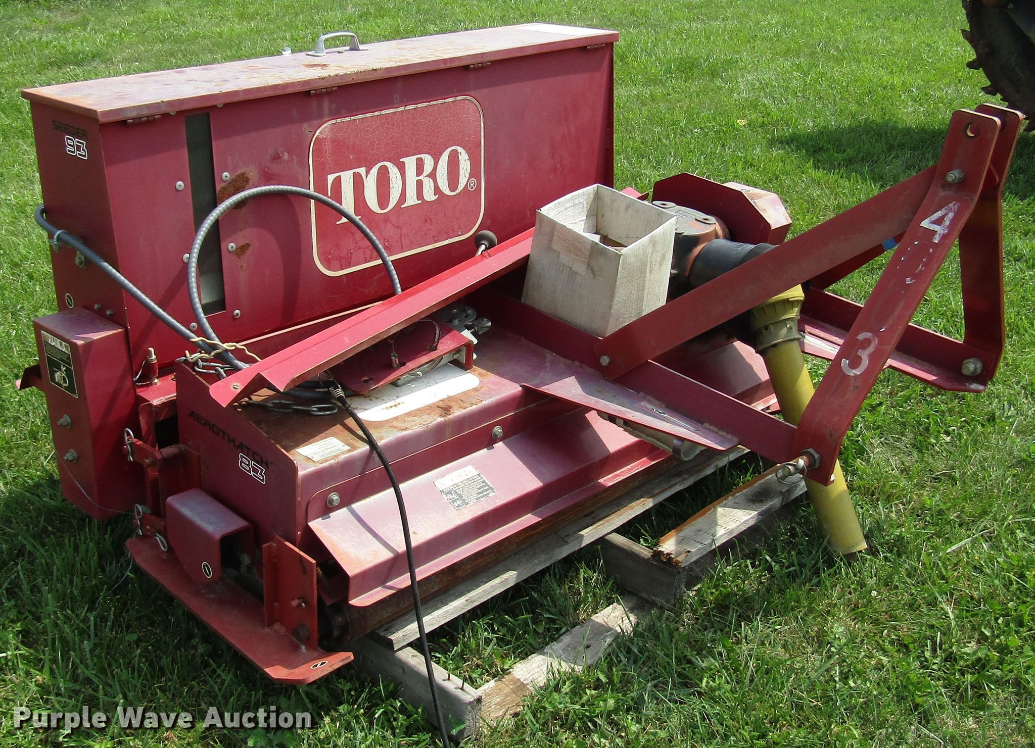 Toro Aerothatch 83 seeder in Clinton, IL | Item DG8139 sold | Purple Wave