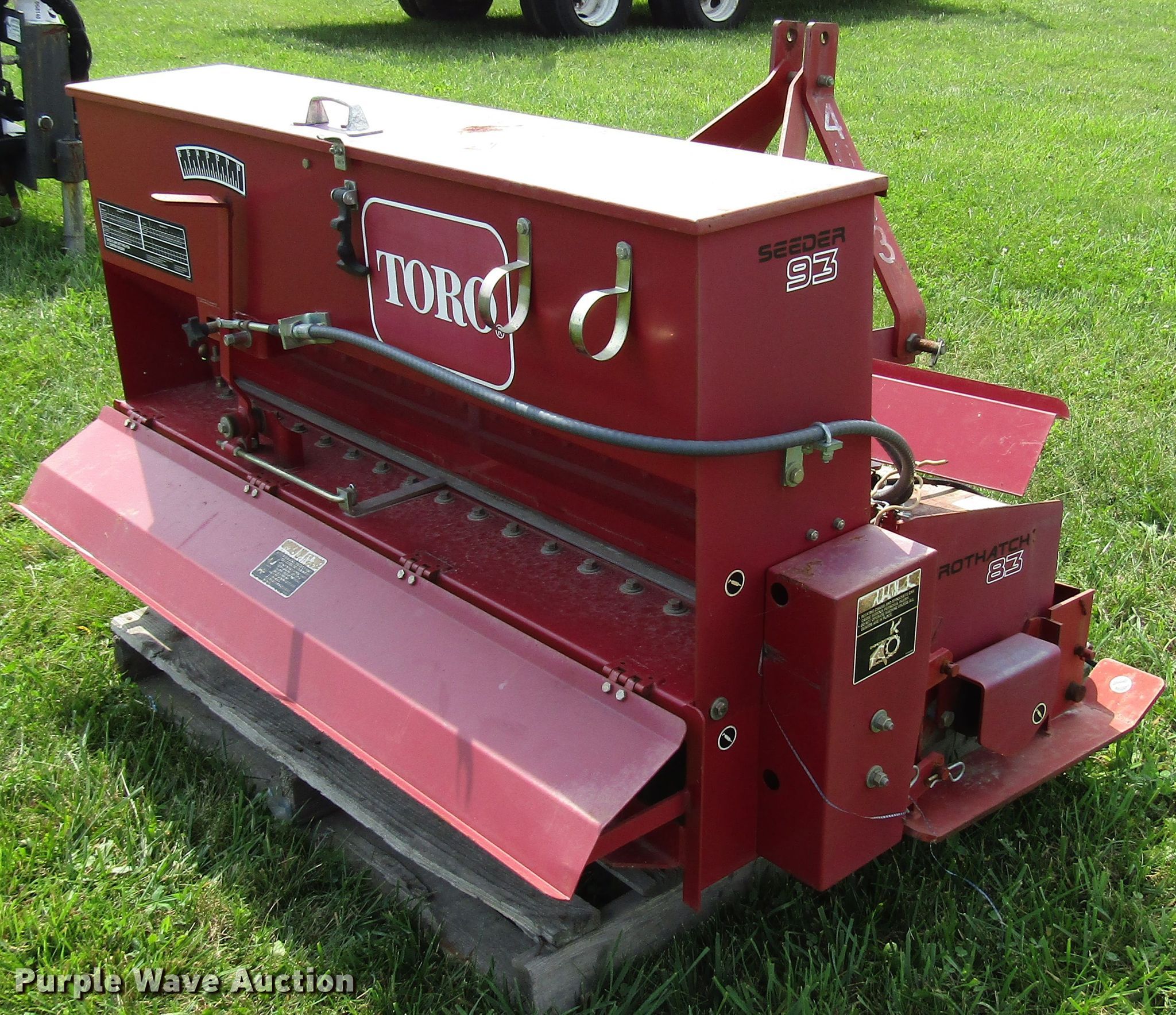 Toro Aerothatch 83 seeder in Clinton, IL | Item DG8139 sold | Purple Wave