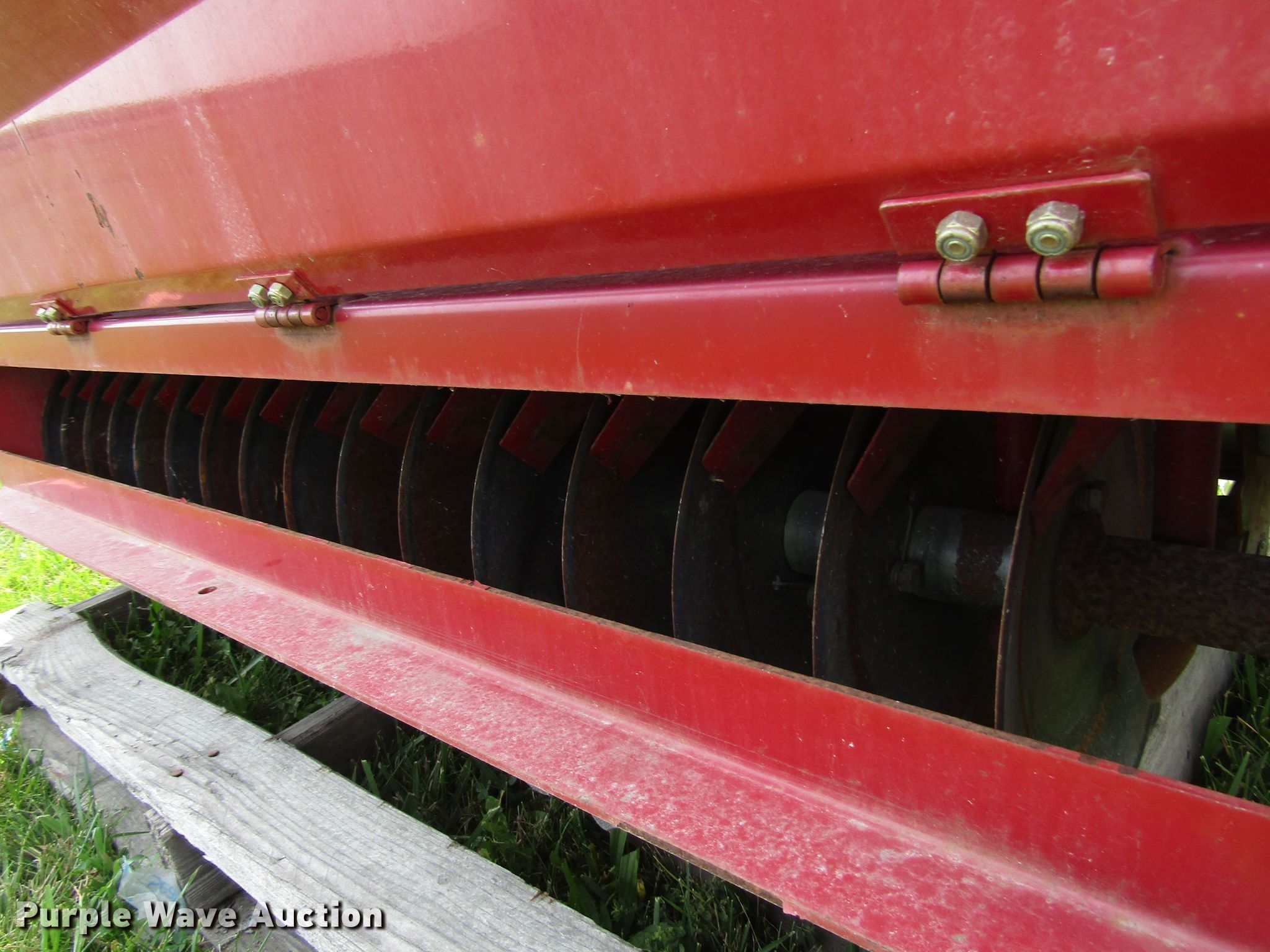 Toro Aerothatch 83 seeder in Clinton, IL | Item DG8139 sold | Purple Wave
