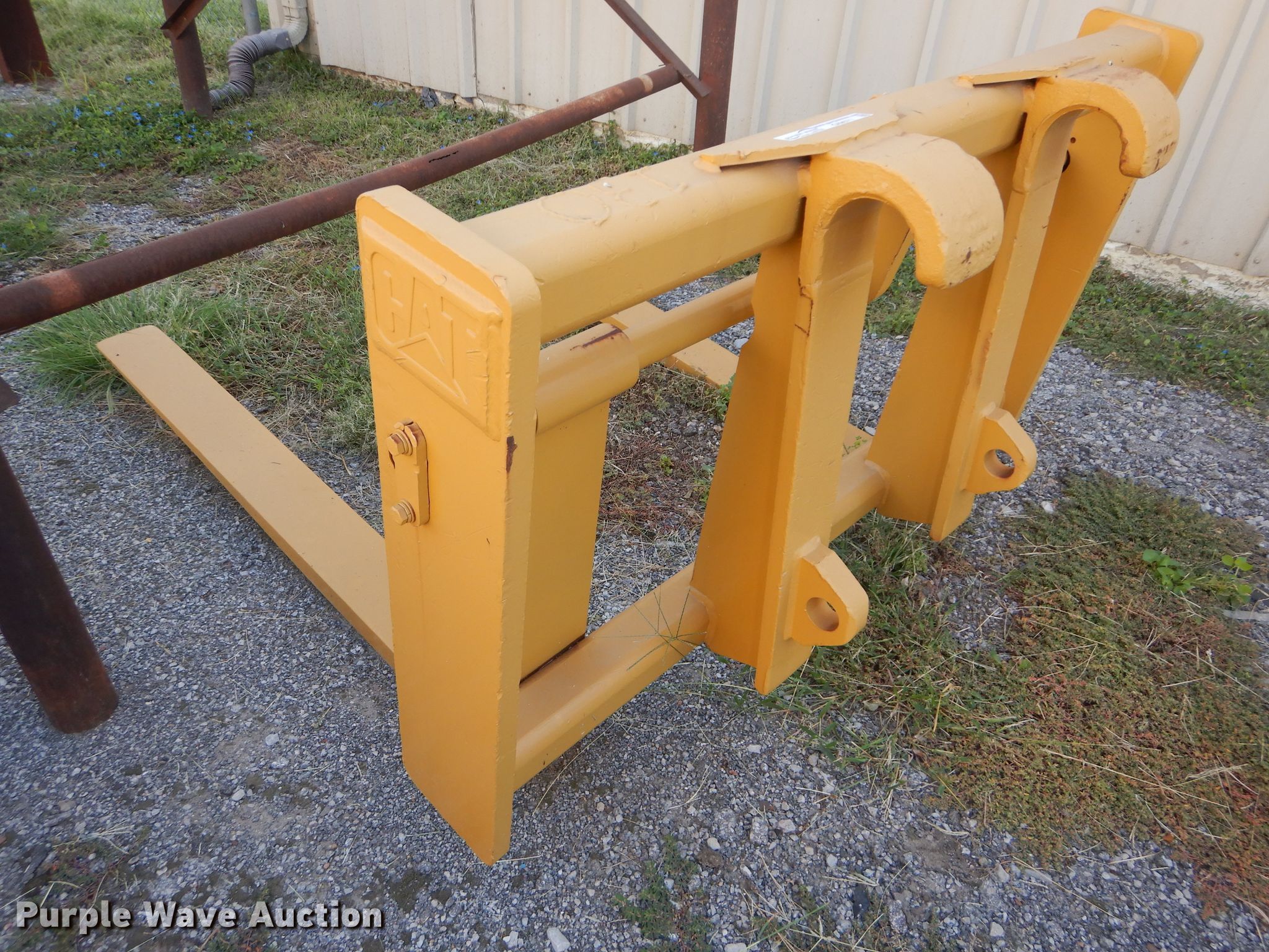 Caterpillar pallet forks in Kansas City, KS | Item DI9071 sold | Purple ...