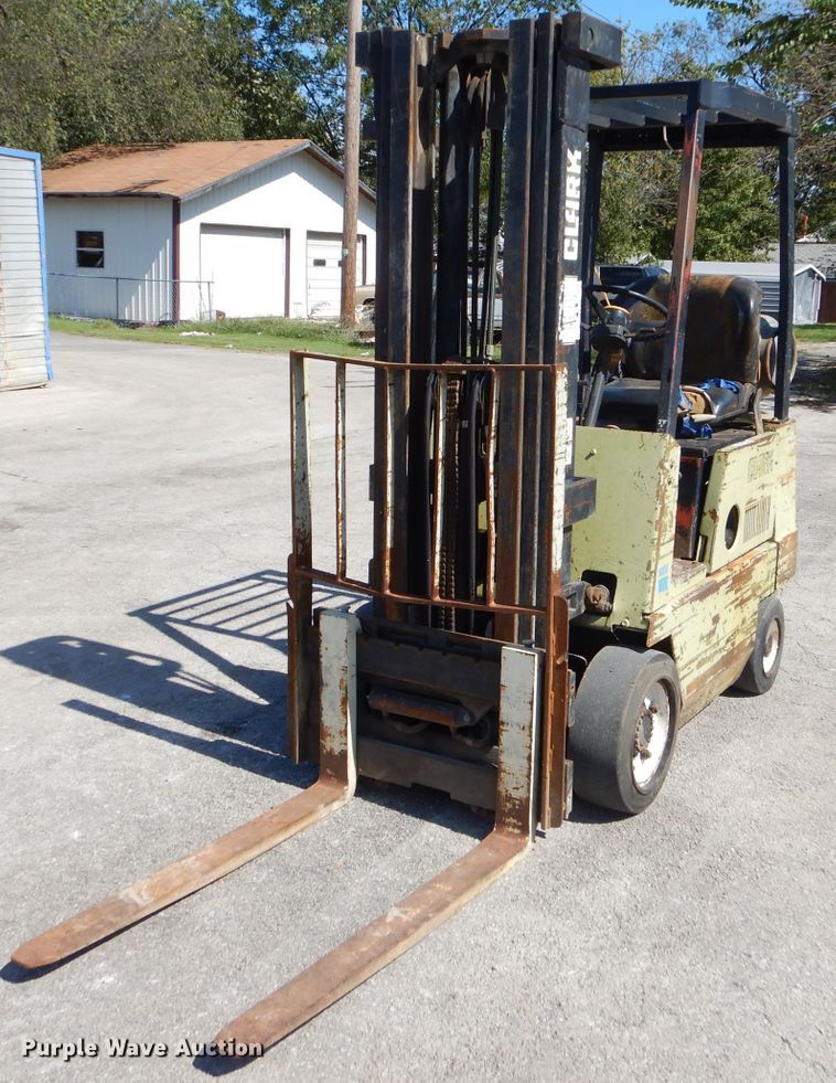 Clark GCS15 forklift in Caney, KS | Item EY9266 sold | Purple Wave