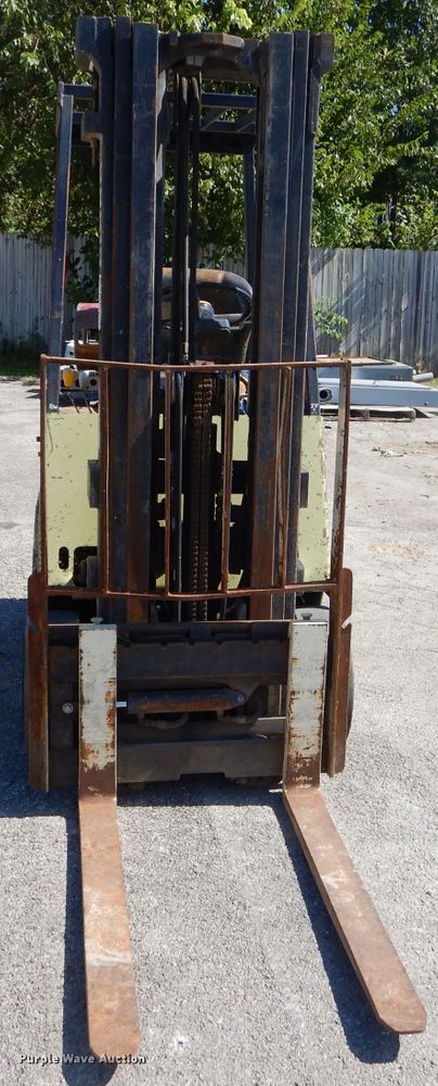 Clark GCS15 forklift in Caney, KS | Item EY9266 sold | Purple Wave