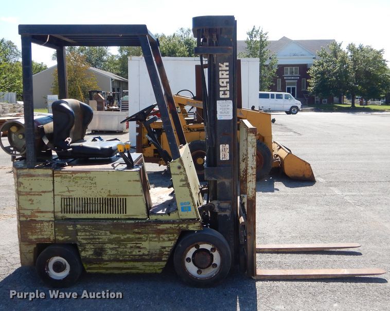Clark GCS15 forklift in Caney, KS | Item EY9266 sold | Purple Wave