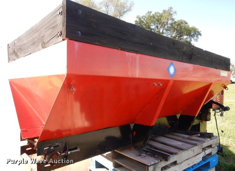 Western spreader in Topeka, KS | Item GJ9864 sold | Purple Wave