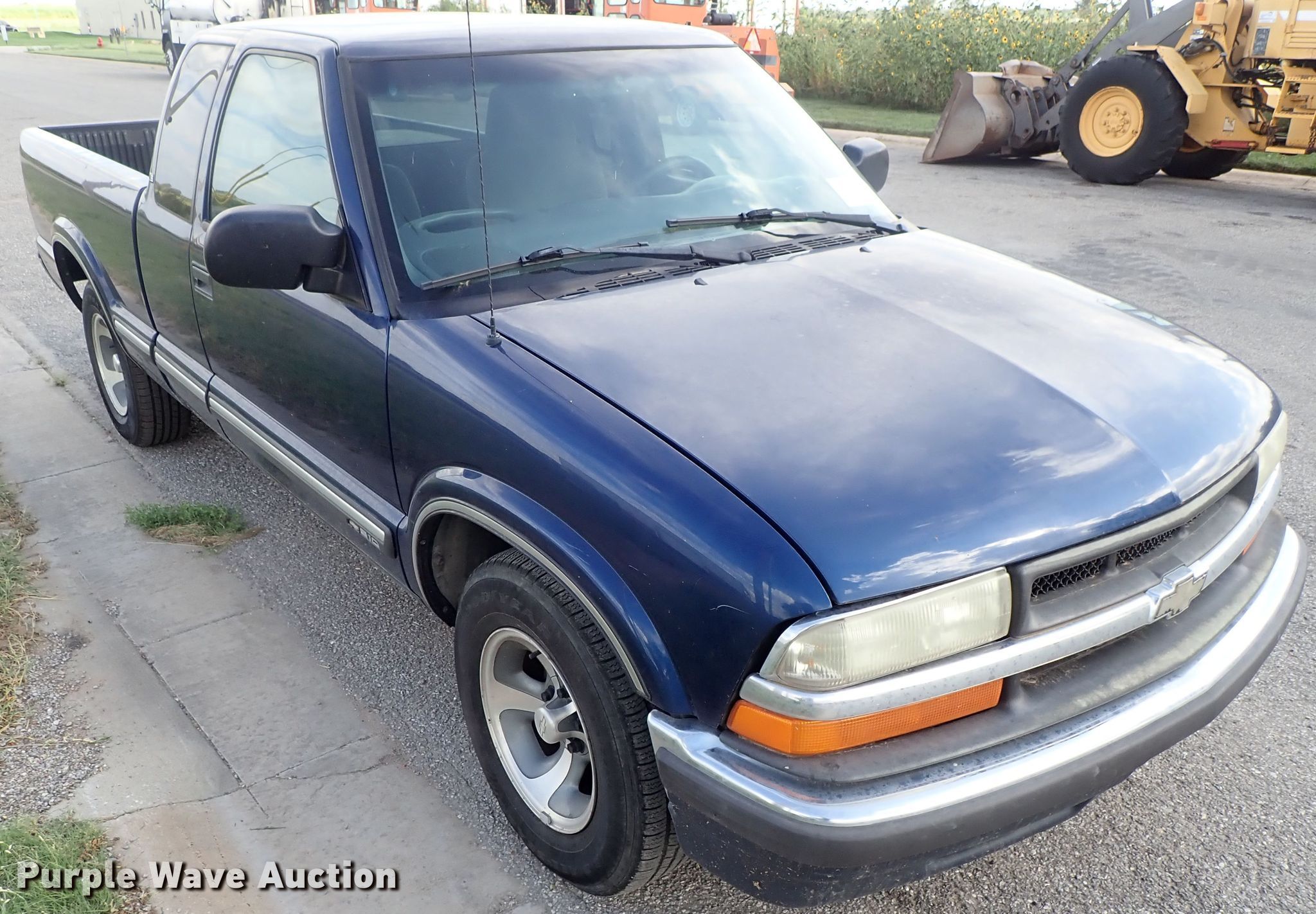 2000 Chevrolet S10 Ext. Cab pickup truck in Goddard, KS | Item DB7678 ...