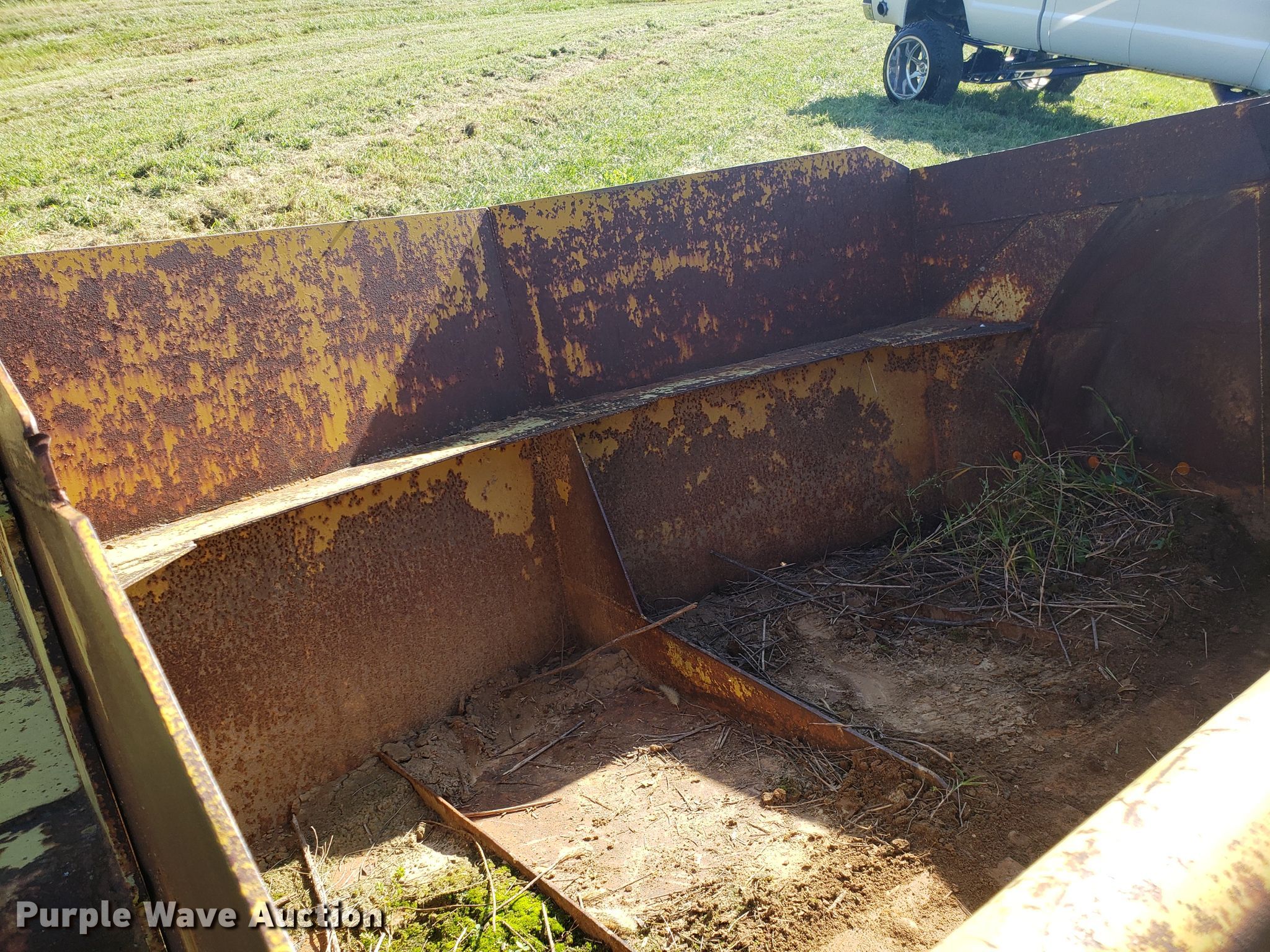 Reynolds 5C scraper in Odessa, MO | Item DG7621 sold | Purple Wave